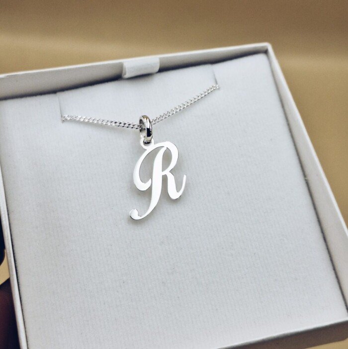COLLAR LETRA INICIAL – Joyería Fabis